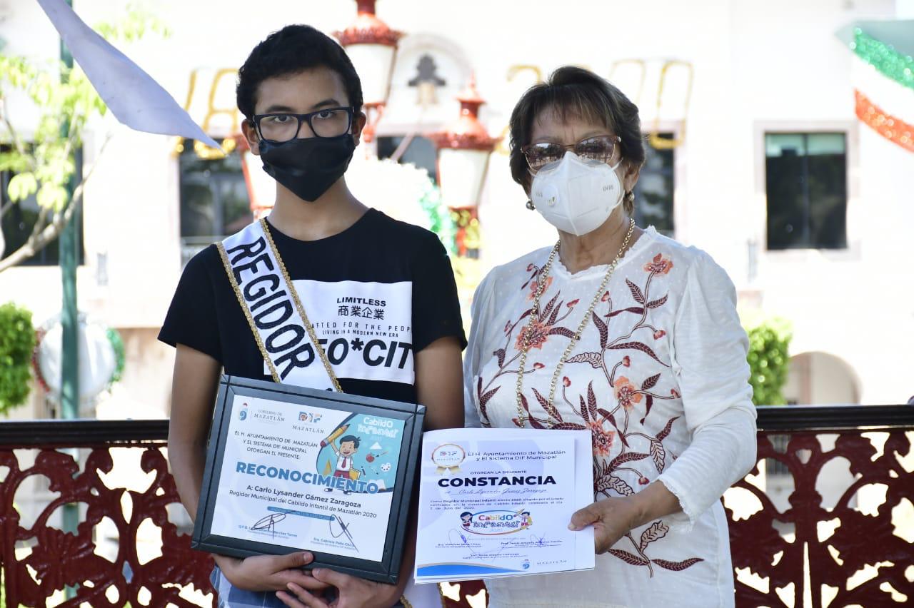 Entrega Regidora María Isabel Gamboa banda y constancia a su homólogo ...