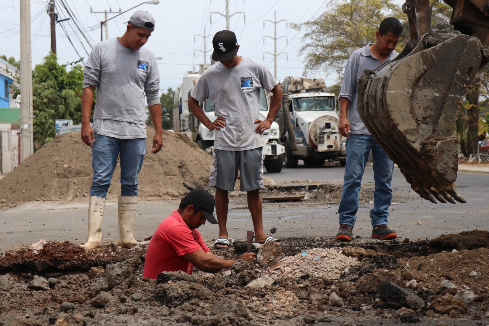 Inicia JUMAPAM reparación de hundimiento en Infonavit Playas - Punto y ...