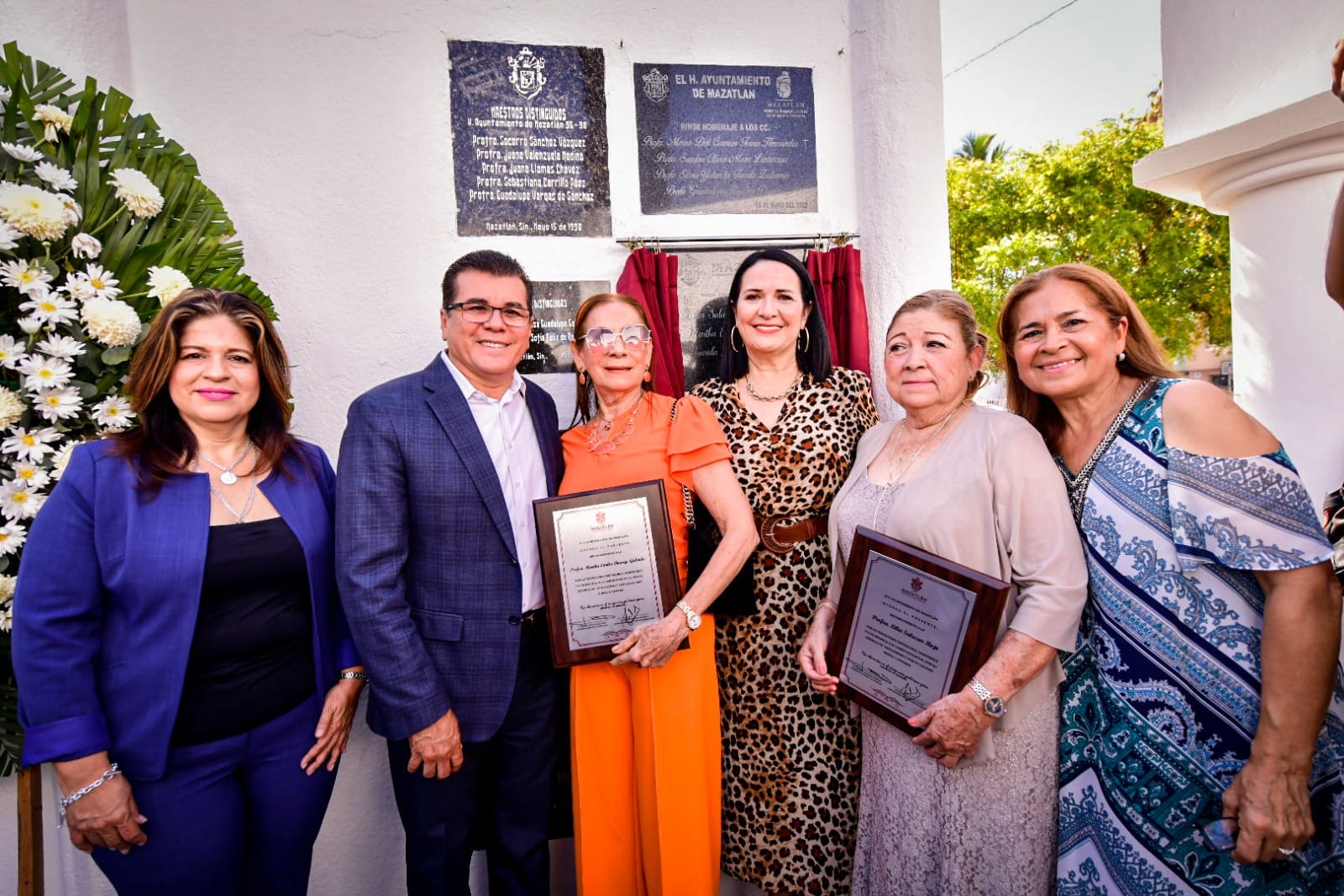 Las maestras Lidia Salazar Rojo, Martha Emilia Borrego Galindo y Armida ...